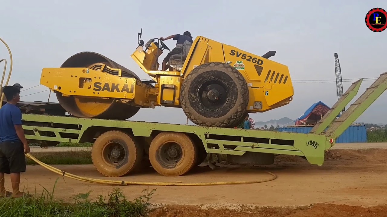 Cara Vibro SAKAI SV526D turun dari mobil Shaft Loader - YouTube