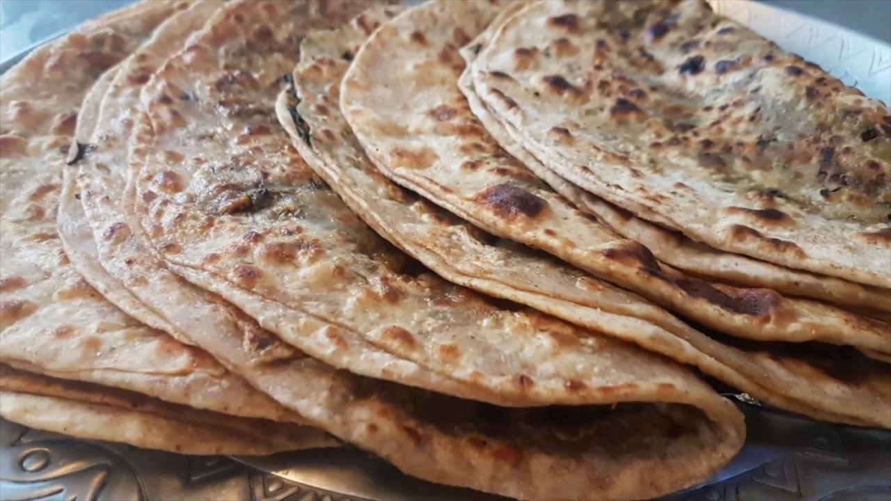 PALAK PARATHA - BUTTER ROTI FILLED WITH SPINACH - YouTube