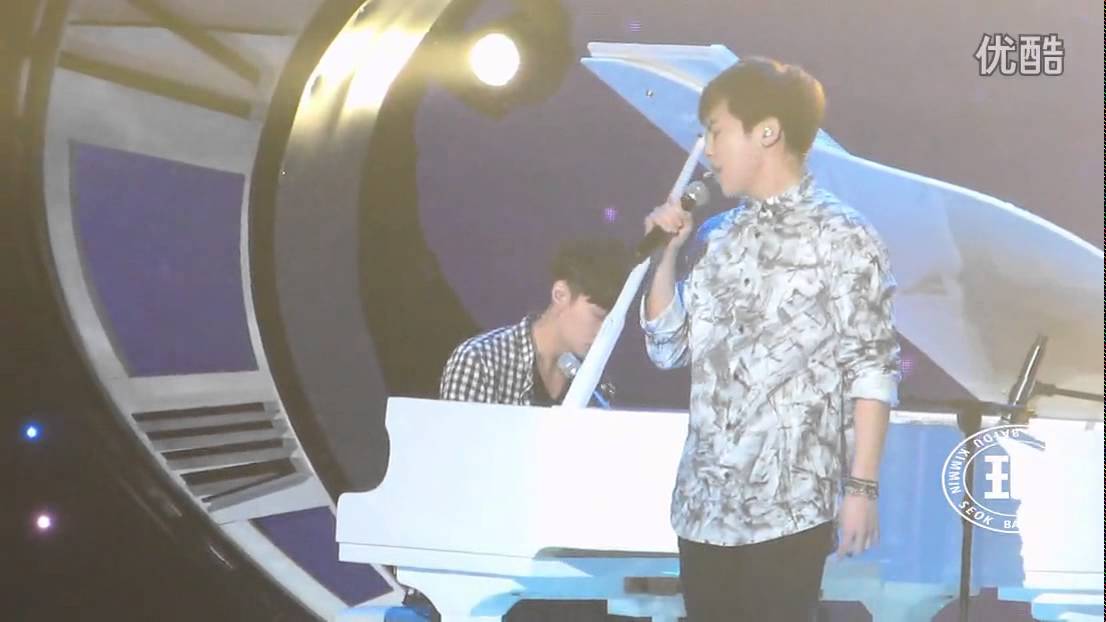 [FANCAM] 141027 The Generation Show Xiumin & Lay Performance of Sing a ...