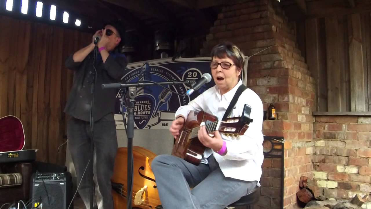 Jojo Smith with Peter Gavin 20Sept2015 - YouTube