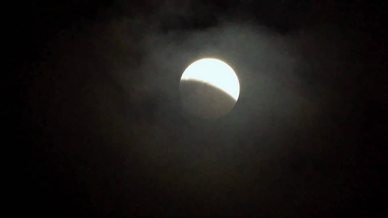 Total Lunar Eclipse Time Lapse in 30 seconds (HD) - YouTube
