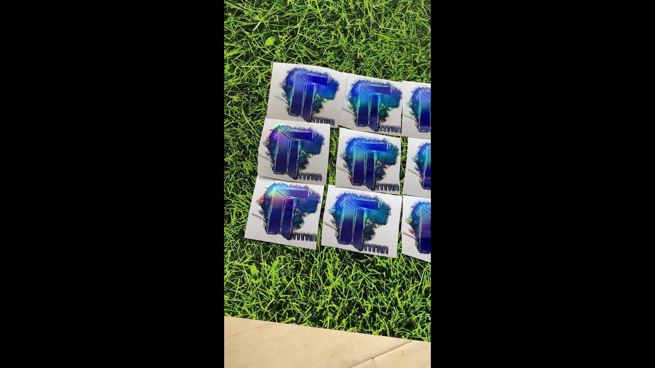 UNBOXING TITAN HOLO REAL! - YouTube