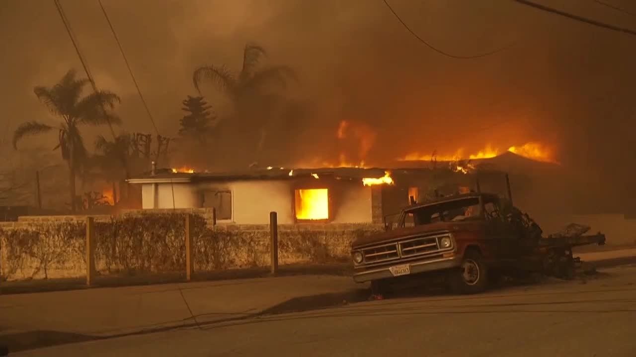 Los Angeles residents with Hawaii ties flee their homes as monstrous ...