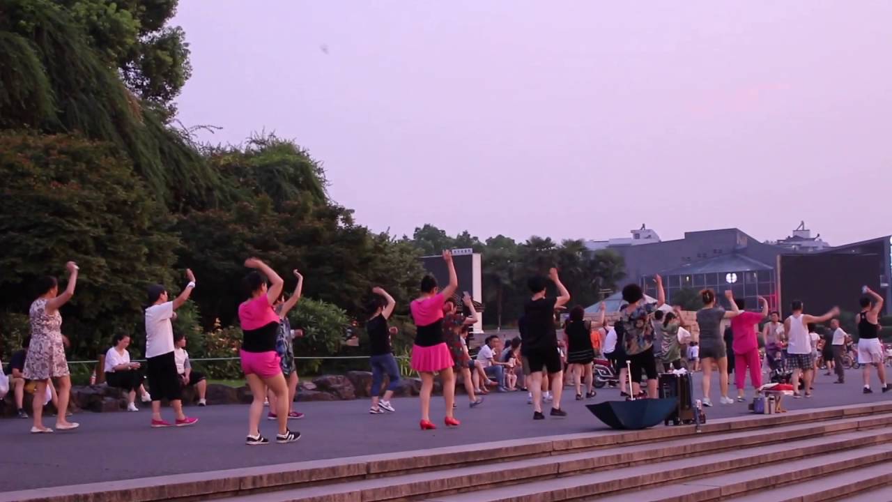 Chinese flash mob - YouTube