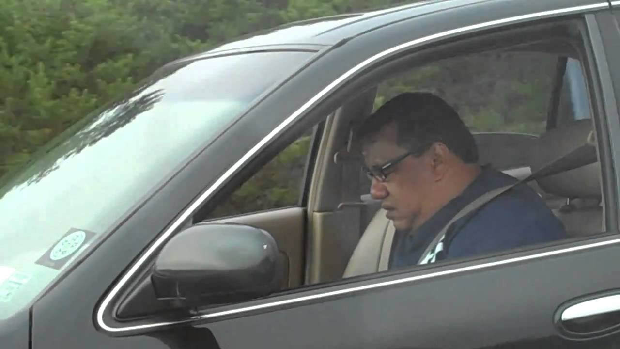 Driver gets a heart attack while driving Car - YouTube