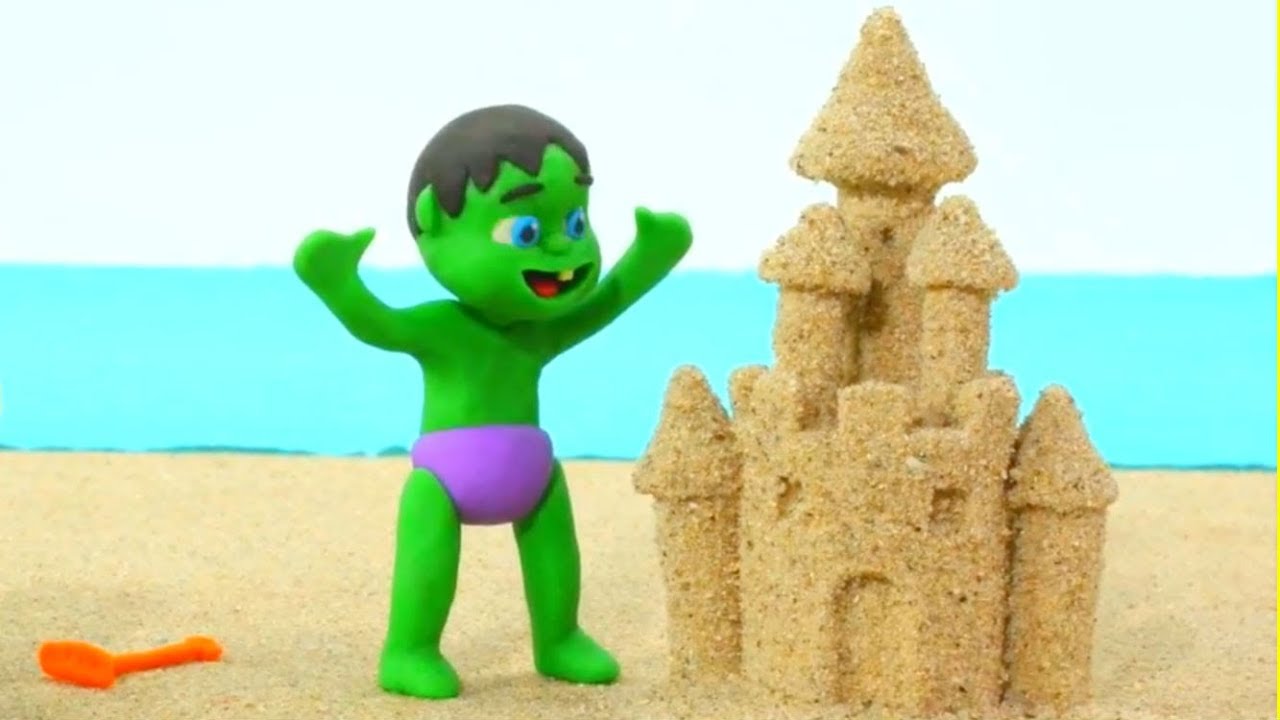 SUPERHERO BABIES MAKE A GIANT SAND CASTLE Spiderman, Hulk & Frozen Elsa ...