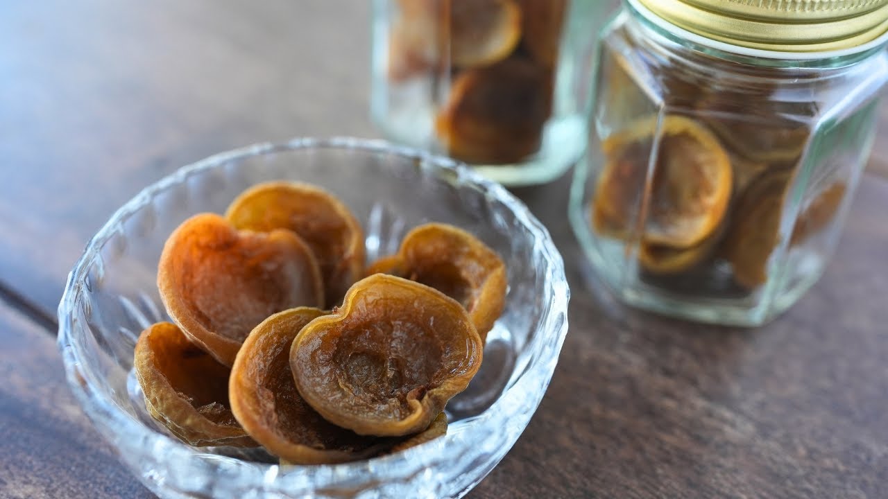 Semi-dried Ume Fruit | Use plums in Umeshu 【梅酒の梅で作る】梅のセミドライフルーツ - YouTube