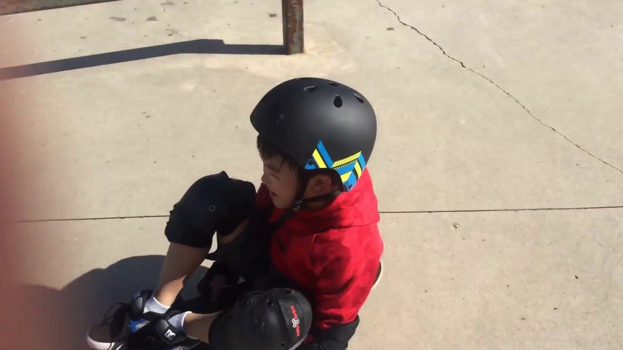 Neo&Aaron skateboarding-3 - YouTube