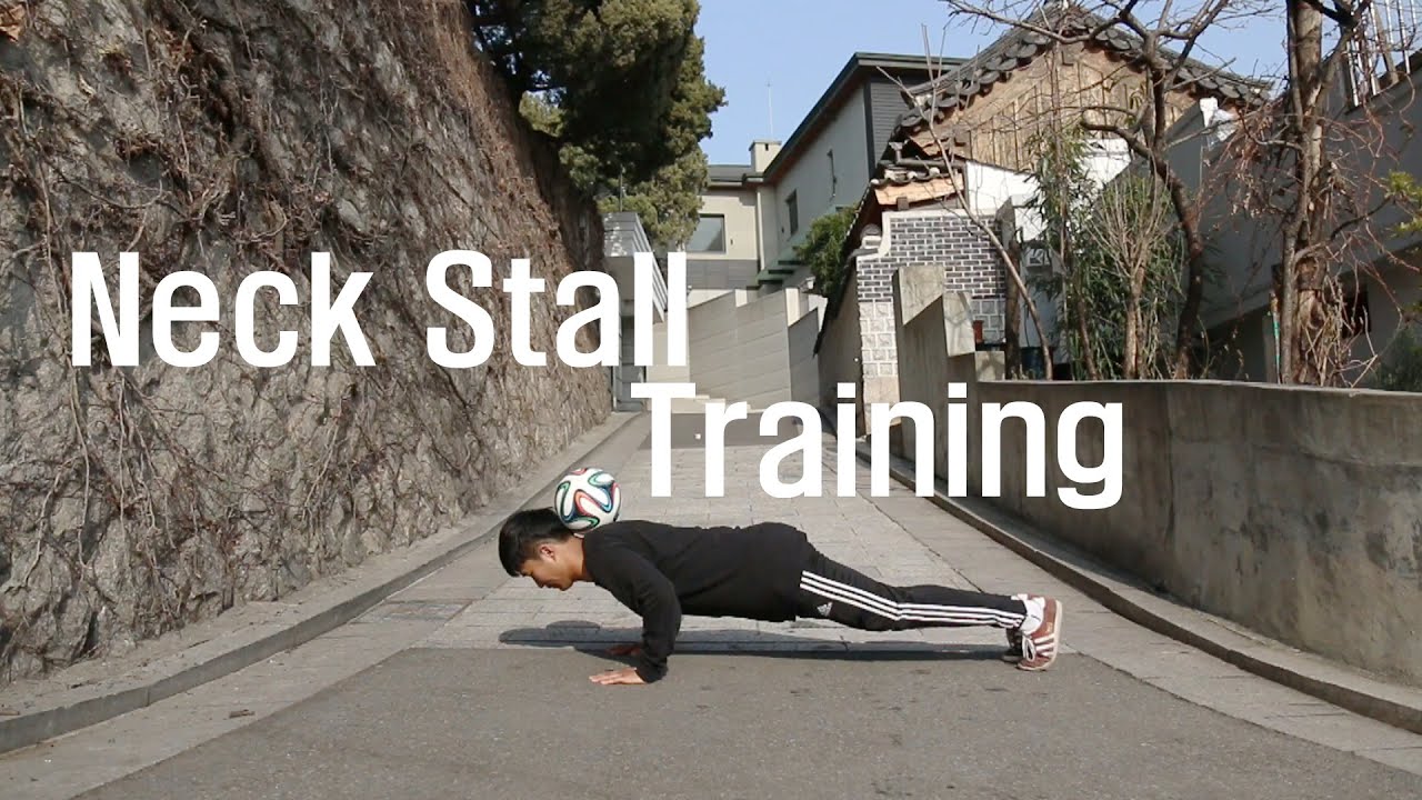 Neck Stall · 목 위에 공세우기 프리스타일 축구 개인기 배우기 - YouTube