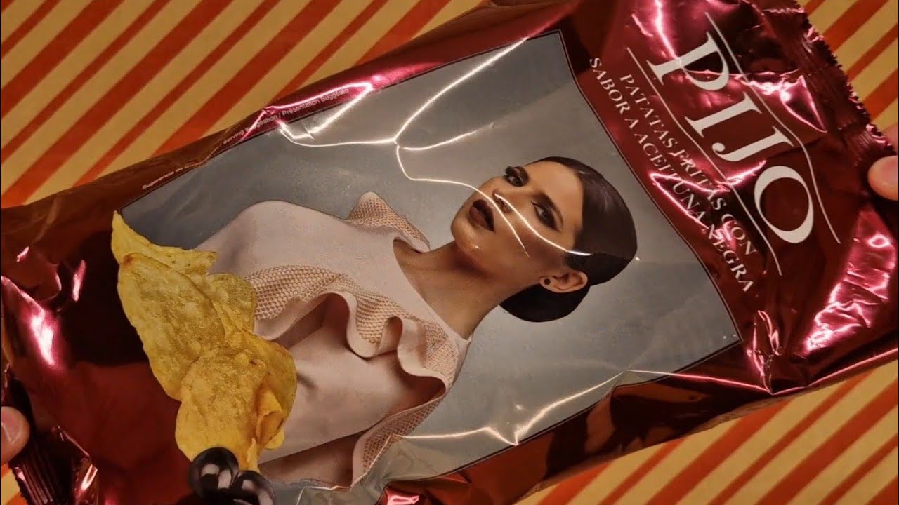 Pijo Black Olive Flavour Crisps - Random Reviews - YouTube
