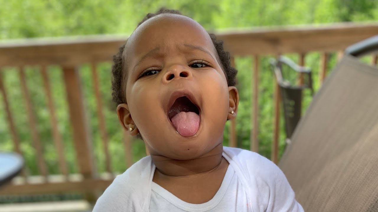 Baby doing the woah - YouTube