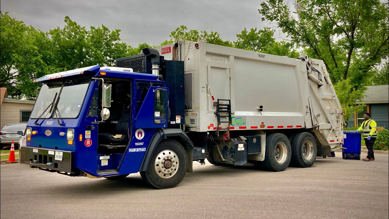 Blue Crane Carrier Company Heil PowerTrak Garbage Truck on Austin Hood ...