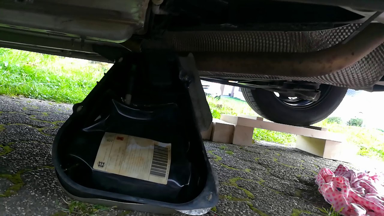 Проверка количества присадки EOLYS 176 для FAP фильтра в Peugeot 308 1. ...