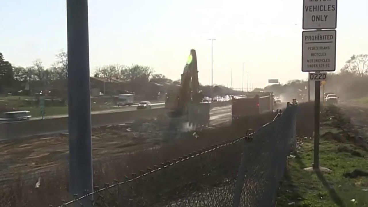 Monitoring first evening commute since I-696 closure - YouTube