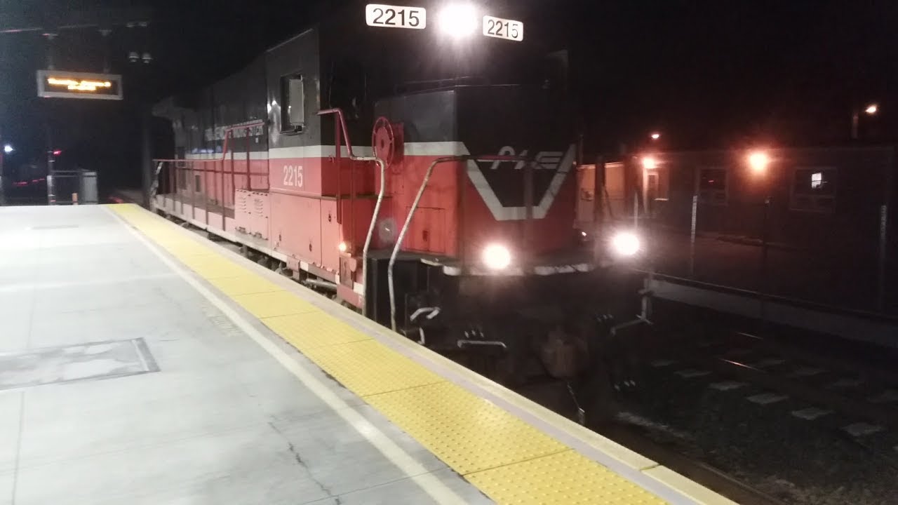 GE B23-7R P&W LOCOMOTIVE THROWS ROAD FLARES DOWN BEFORE PROCEEDING ...