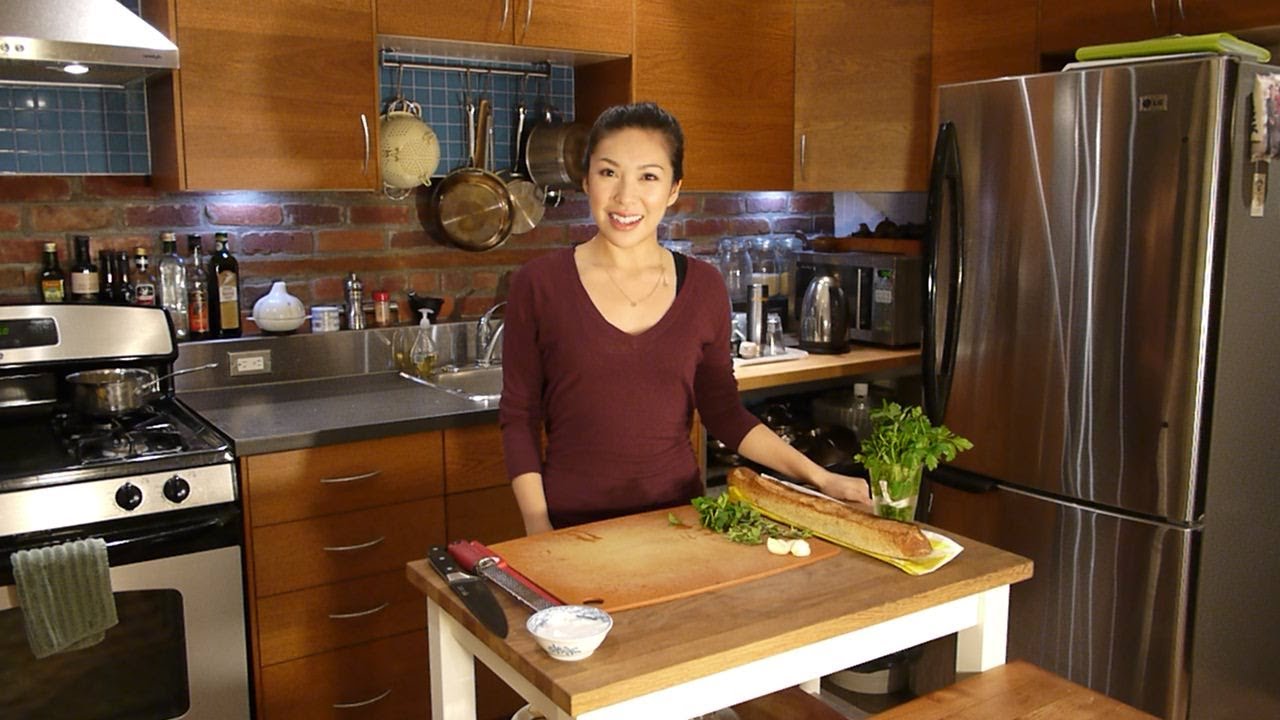 Best Garlic Bread I Debbie Wong's Wok and Gong - YouTube