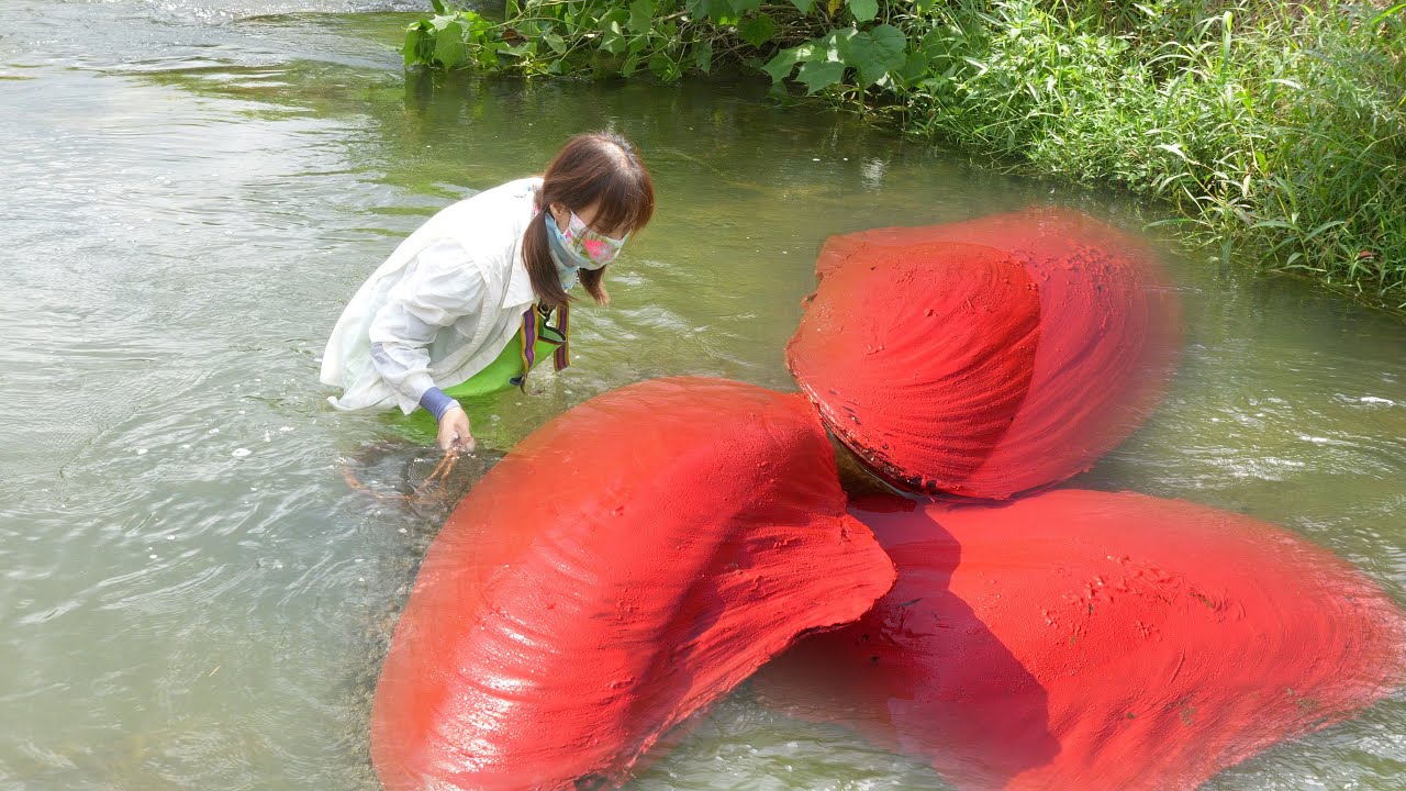 While Exploring, a Girl Stumbles Upon Mutant Clams Packed with ...