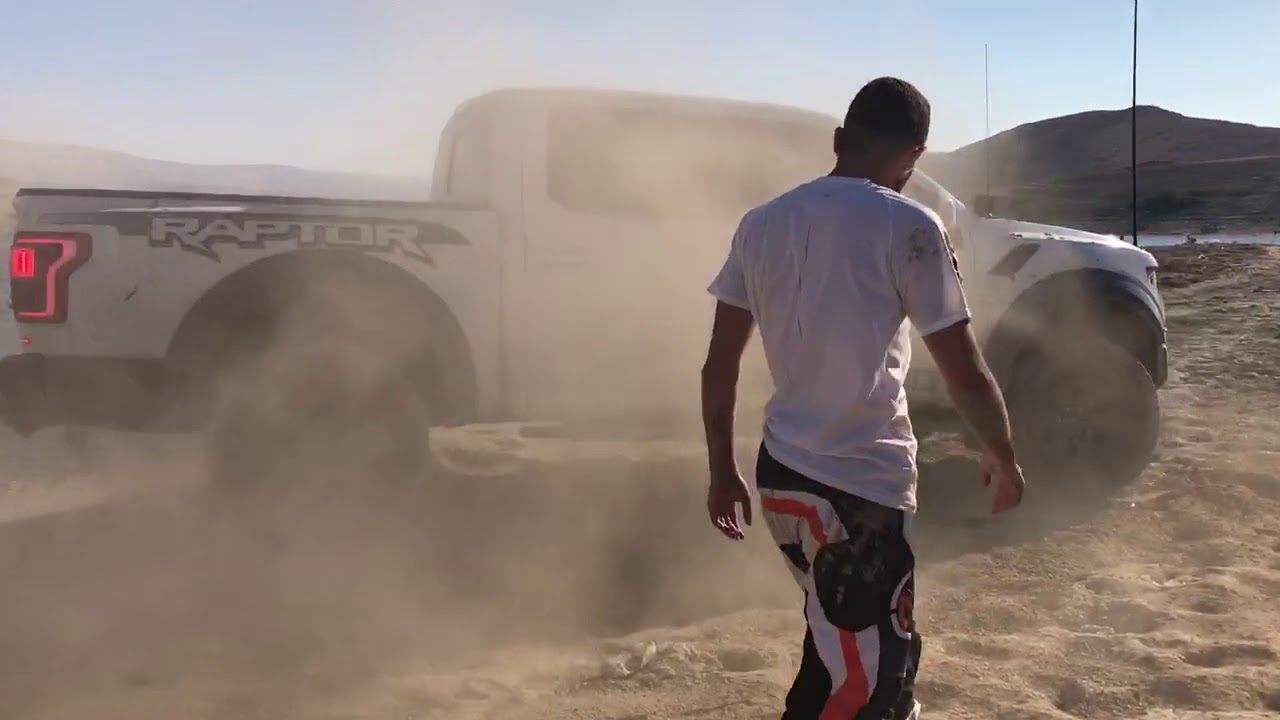 2017 Ford F-150 Raptor Towing F-250 From Lake - YouTube