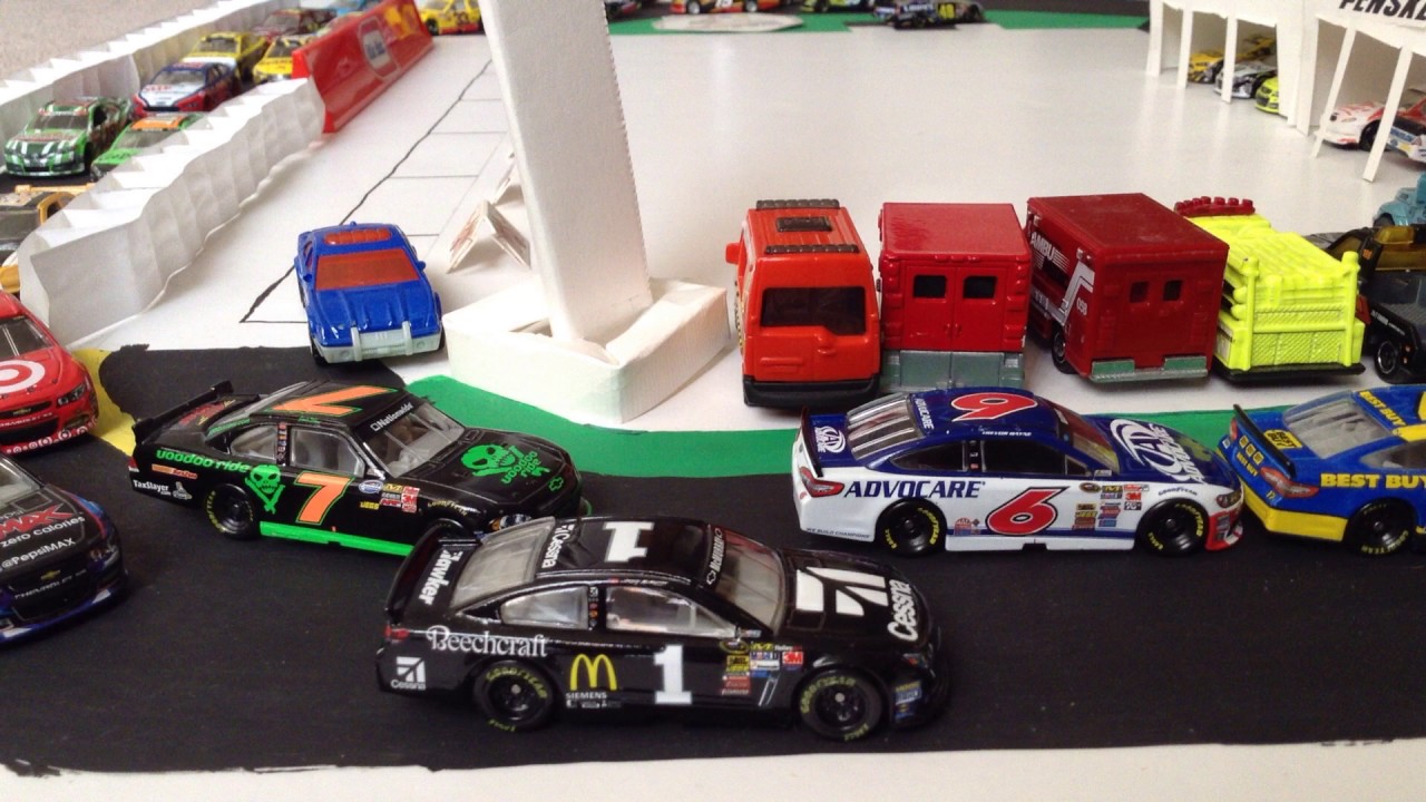 NASCAR APPLE CUP SEASON 1RACE 1 - YouTube