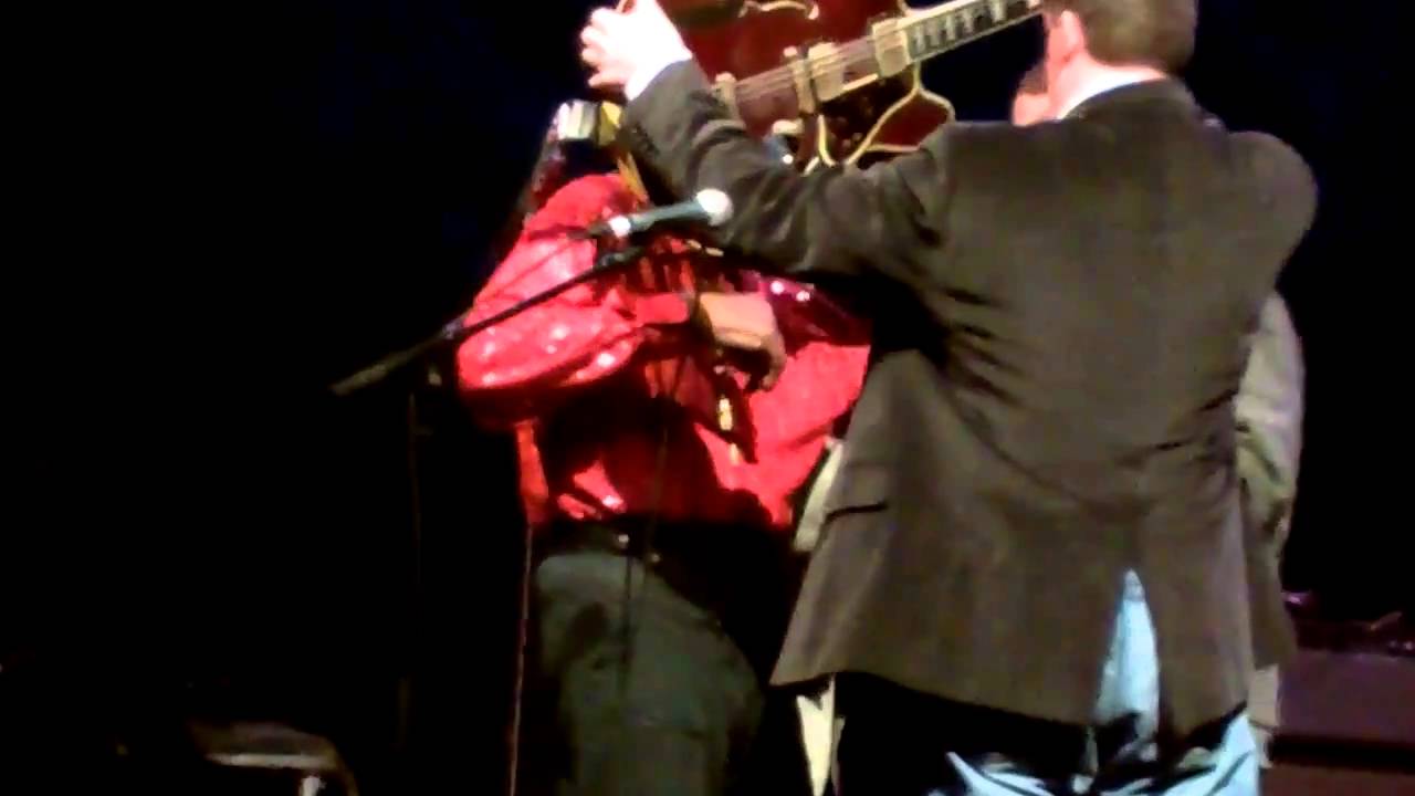 Chuck Berry Collapse At Winter Dance - YouTube