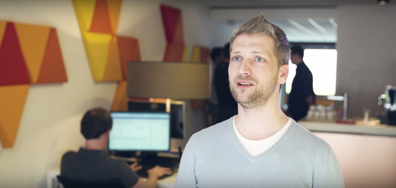 Java developer Menno over bedrijfscultuur OVSoftware - YouTube
