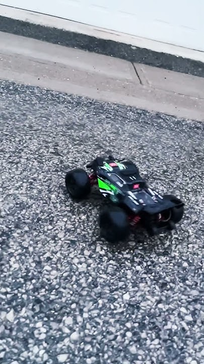 Scy16101/16102 rain donuts 🍩 #fy #rc #rccar #fyp #shorts #brushed - YouTube