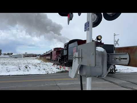 Strasburg Railroad #89 Long John Limited Passing by The Red Caboose Motel - YouTube