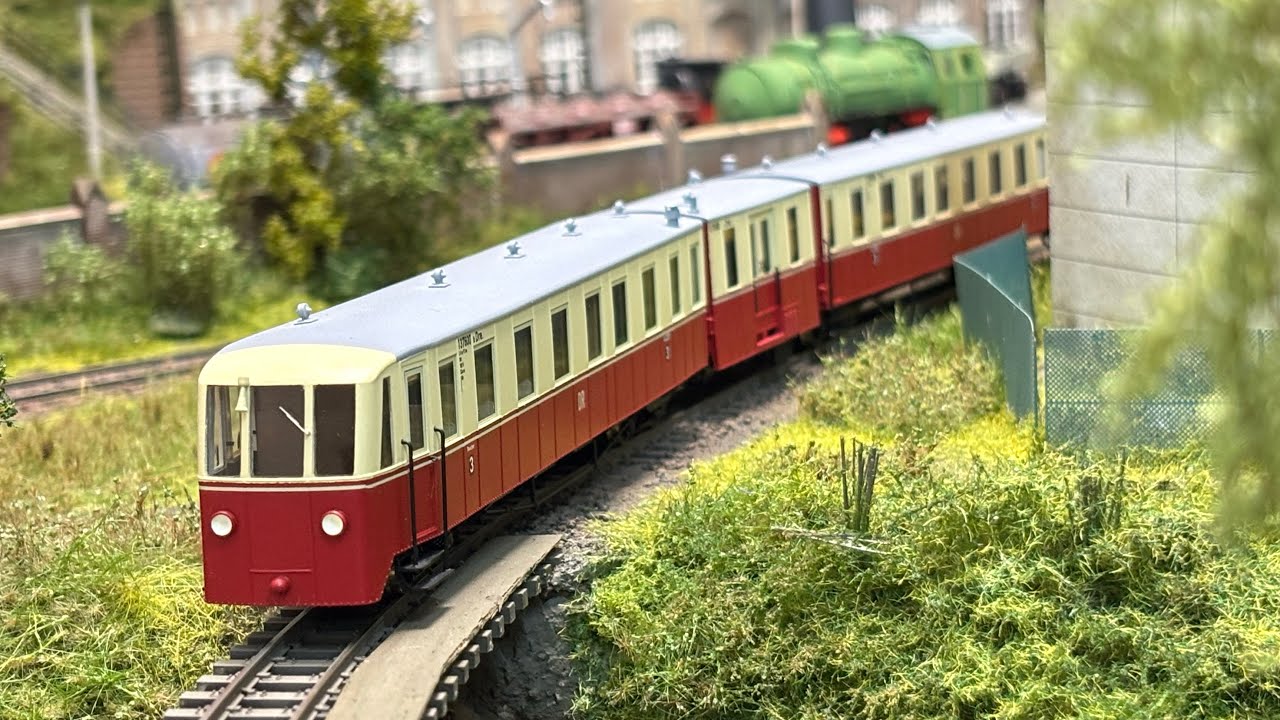 Der Lindwurm als H0e Modell - VT 137 600 der DR / PTM Heinrich ...