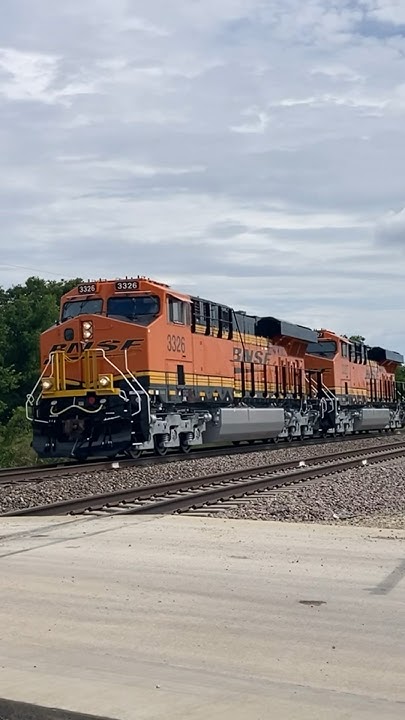 BNSF #3326 (Justin, TX) - YouTube