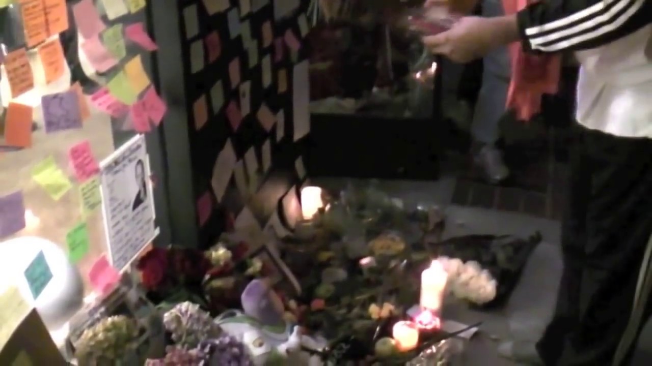 Hare Krishna Kirtan for Steve Jobs' Soul - YouTube