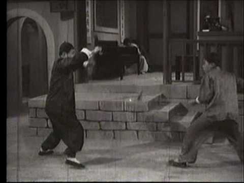 Fight scene from "Wong Fei-hung: King of Lion Dance" (1957) - YouTube