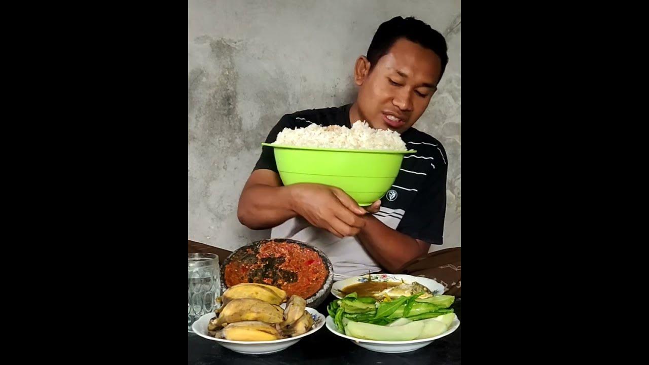 LALAPAN MENTAH SAMBAL TERASI DAN NASI SEMAGIC COM - YouTube