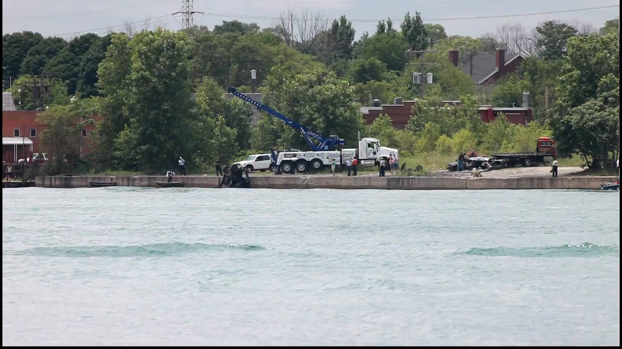 Car Falls Back Into Water - Detroit River Sunken Cars Cleanup ...