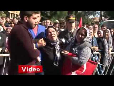 Şehidin 7 günlük bebeği babasının tabutunu öptü   İhlas Habe