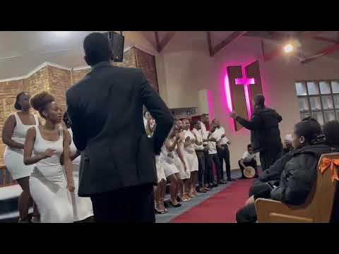 Ngomoya kaThixo 🙏🏾 ️ (Hatfield Square Choir) ft Atlegang Milanzi the Violinist 🎻 - YouTube