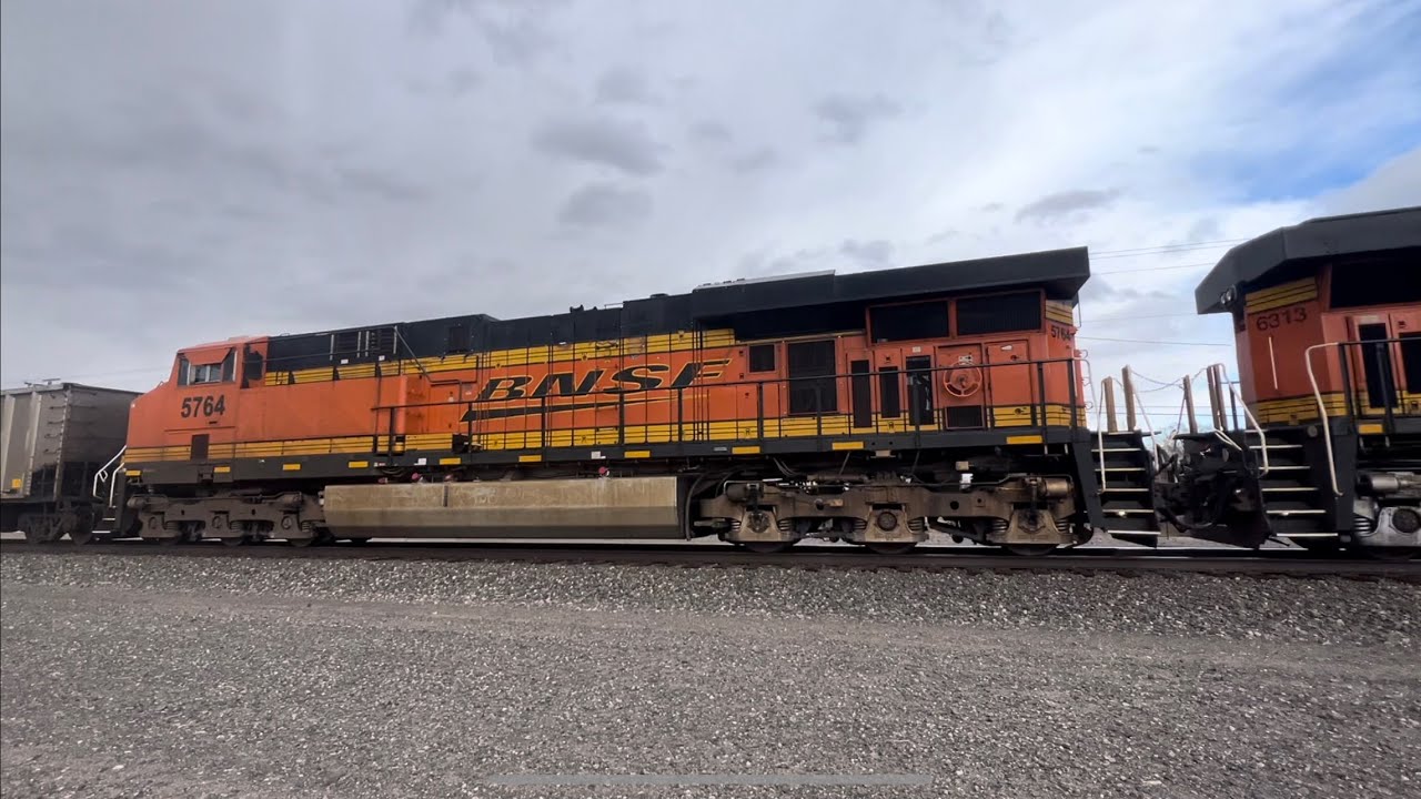 BNSF #6142 Leading & NB Empty Energy Coal Train With Repainted BNSF DP Unit 4/4/23 - YouTube