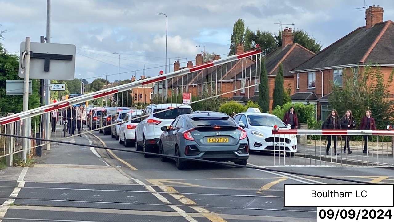 *Hangman* Boultham Level Crossing (09/09/2024) - YouTube