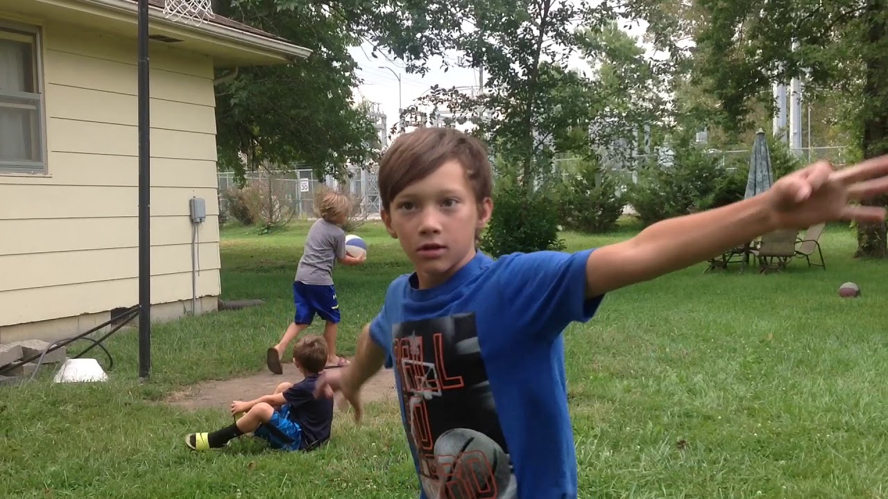 Kid gets knocked out by playing basketball. - YouTube