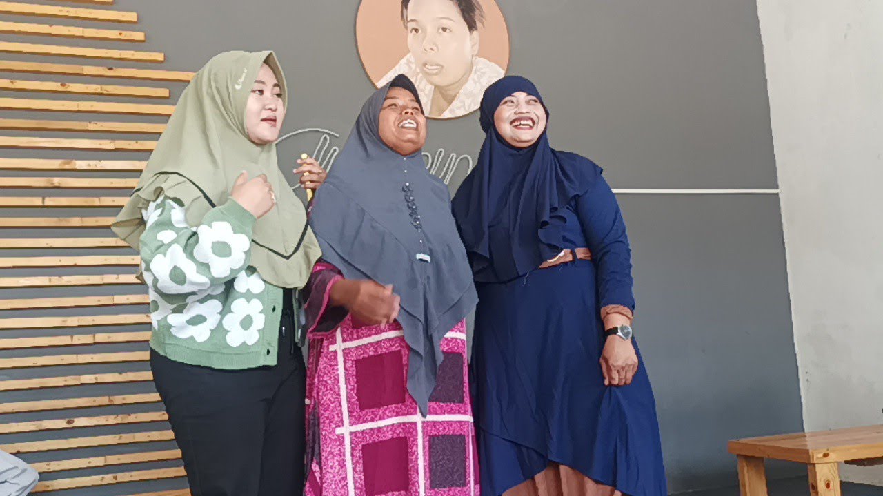 yutuber cepu serbu angkringan mak damis - terimakasih mba LIA MANIS ...