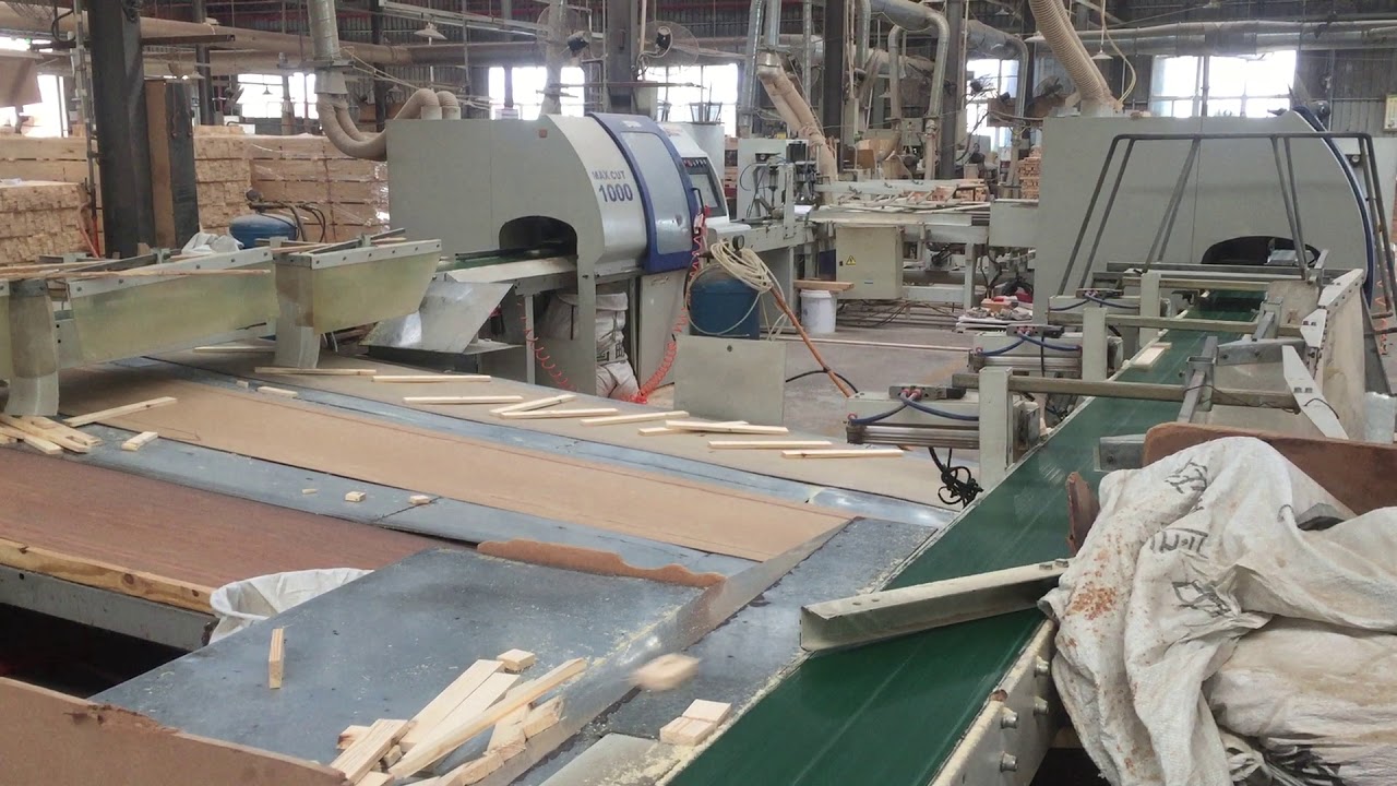 Fully automatic wood sorting system 2 - YouTube