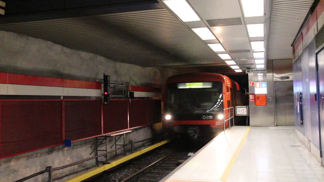 M200-sarjan metrojuna saapuu Hakaniemeen - YouTube