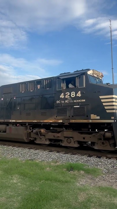NS 4284 and 4318 - YouTube