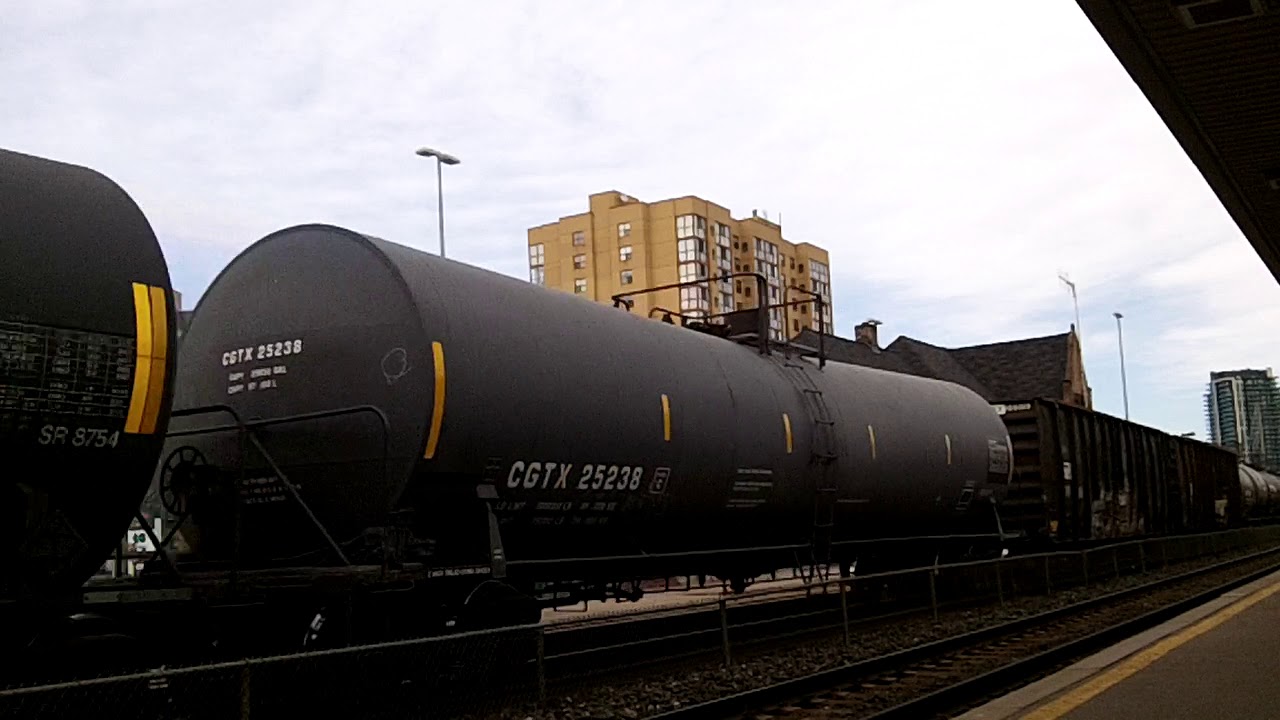 MID-DPU! CN 383 w/ CN 8903 & GECX 7819 lead this long WB Mixed/Autorack train by Brampton - YouTube