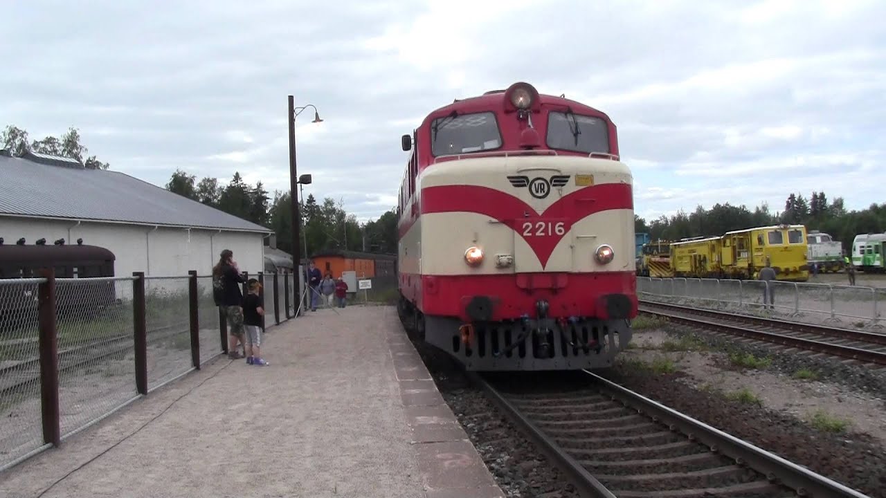 Dr12 2216 Huru Museojuna 501 saapuu Hyvinkään museolle. Dr12 2216 at ...