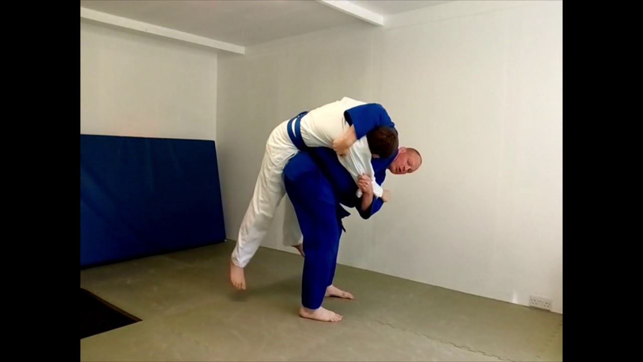 Judo... How to do Koshi Garuma Throw - YouTube