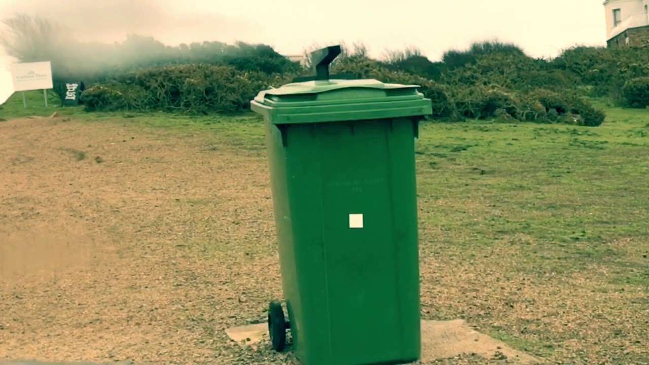 Wheelie Bin sings Opera - Trash Can comedy Opera singer - YouTube