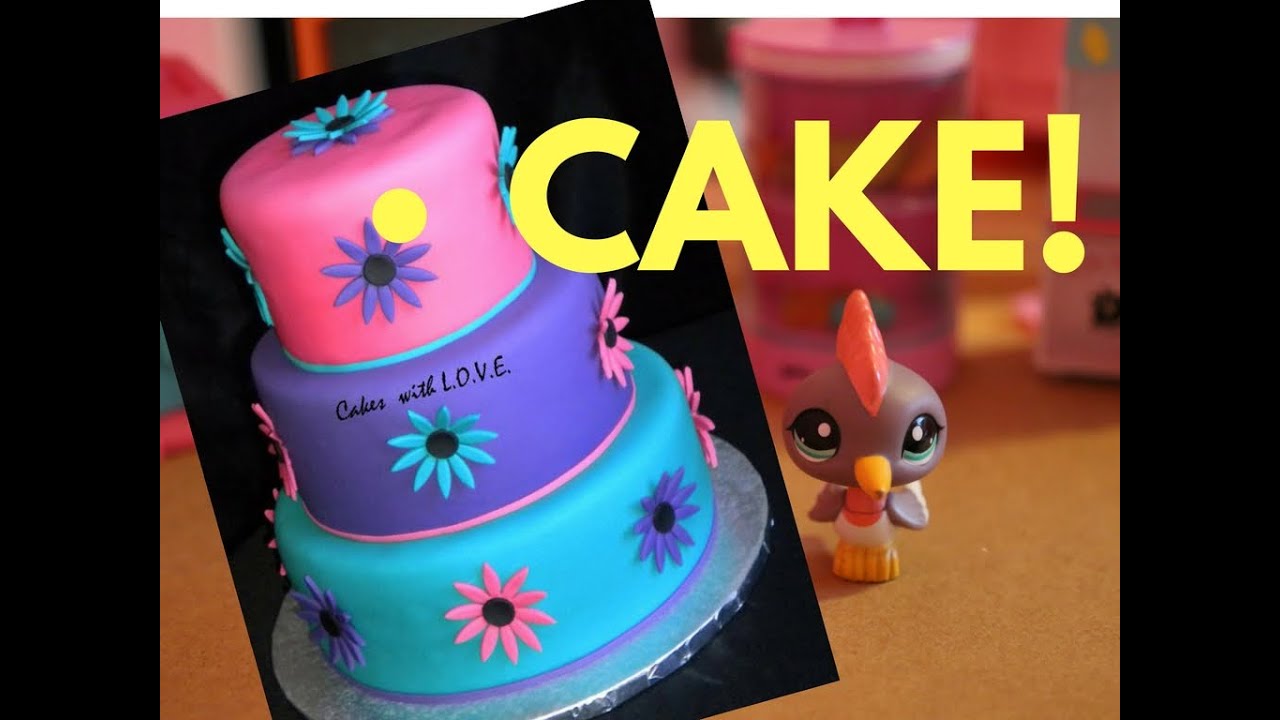 LPS Bakes a Cake! - YouTube