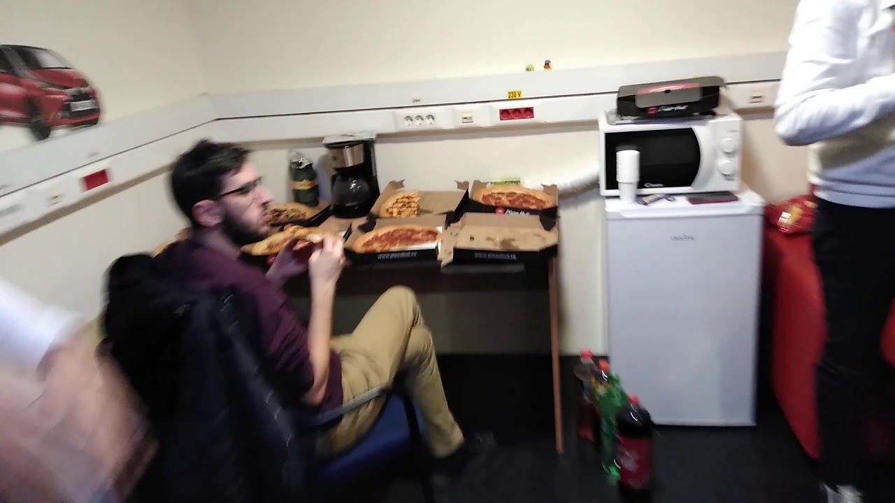 Pizza party at work 🍕 - YouTube