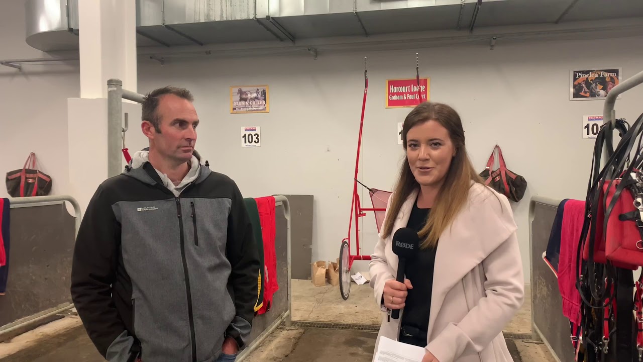 Paul Court and Stacey White - Dunstan Horsefeeds Return to Racing - YouTube