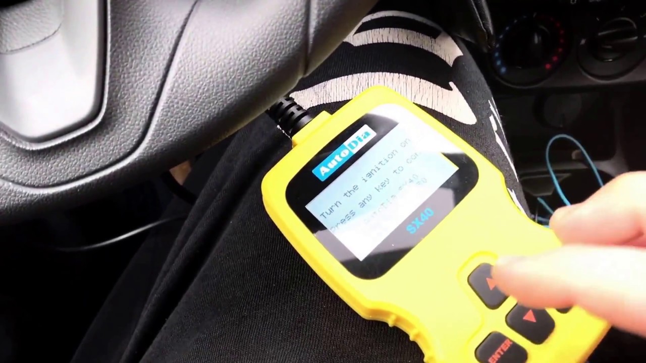 How to use an OBD2 scanner read error codes with OBD scan tool malfunction code Vauxhall Corsa ...